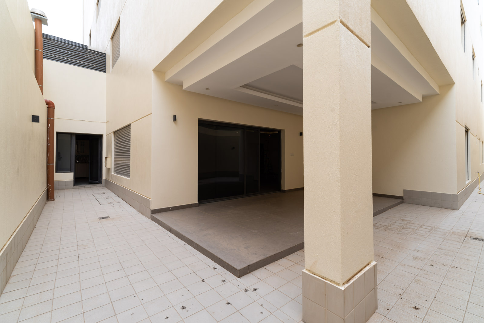 Surra - unfurnished four bedroom lower ground floor w/yard Horizon Q8 ...