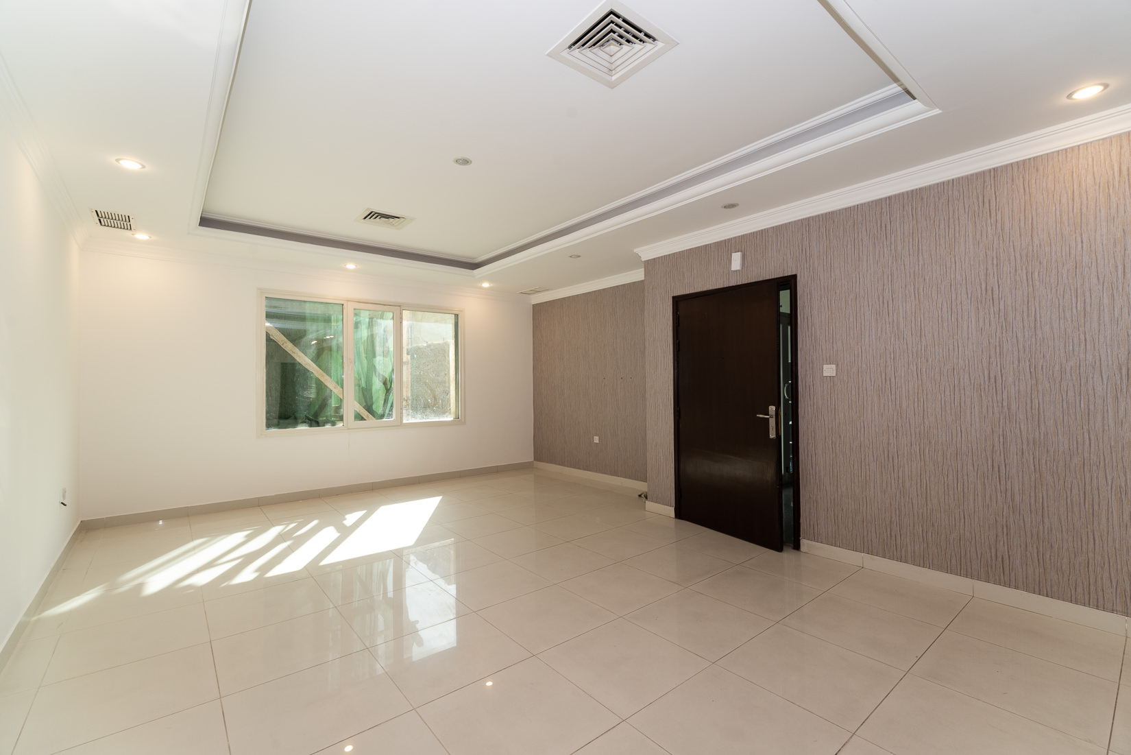 Rumaithiya – older, four bedroom apartment – Horizon Q8 & GLREC Properties