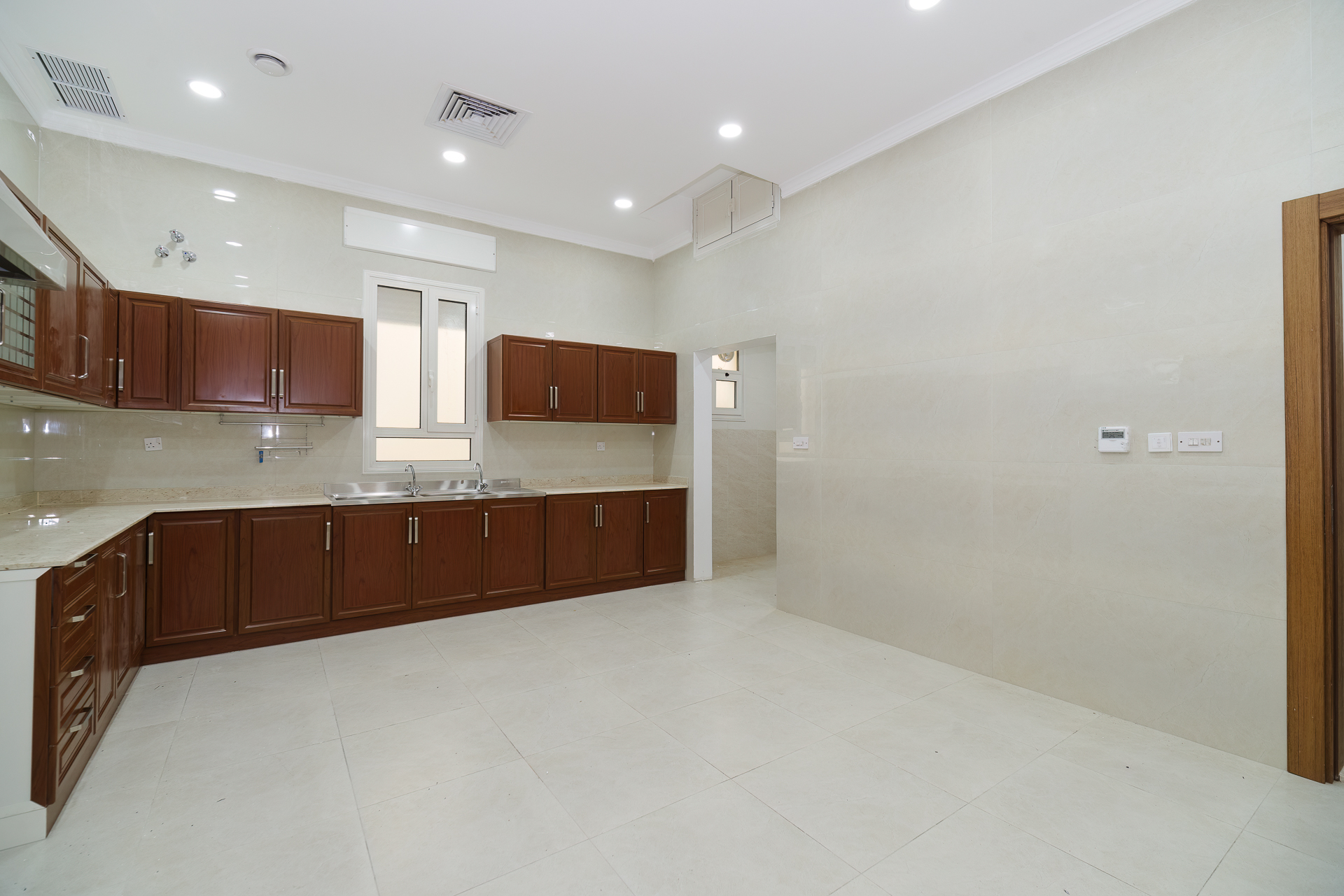 Salam - 450m2, unfurnished three master bedroom floor Horizon Q8 ...