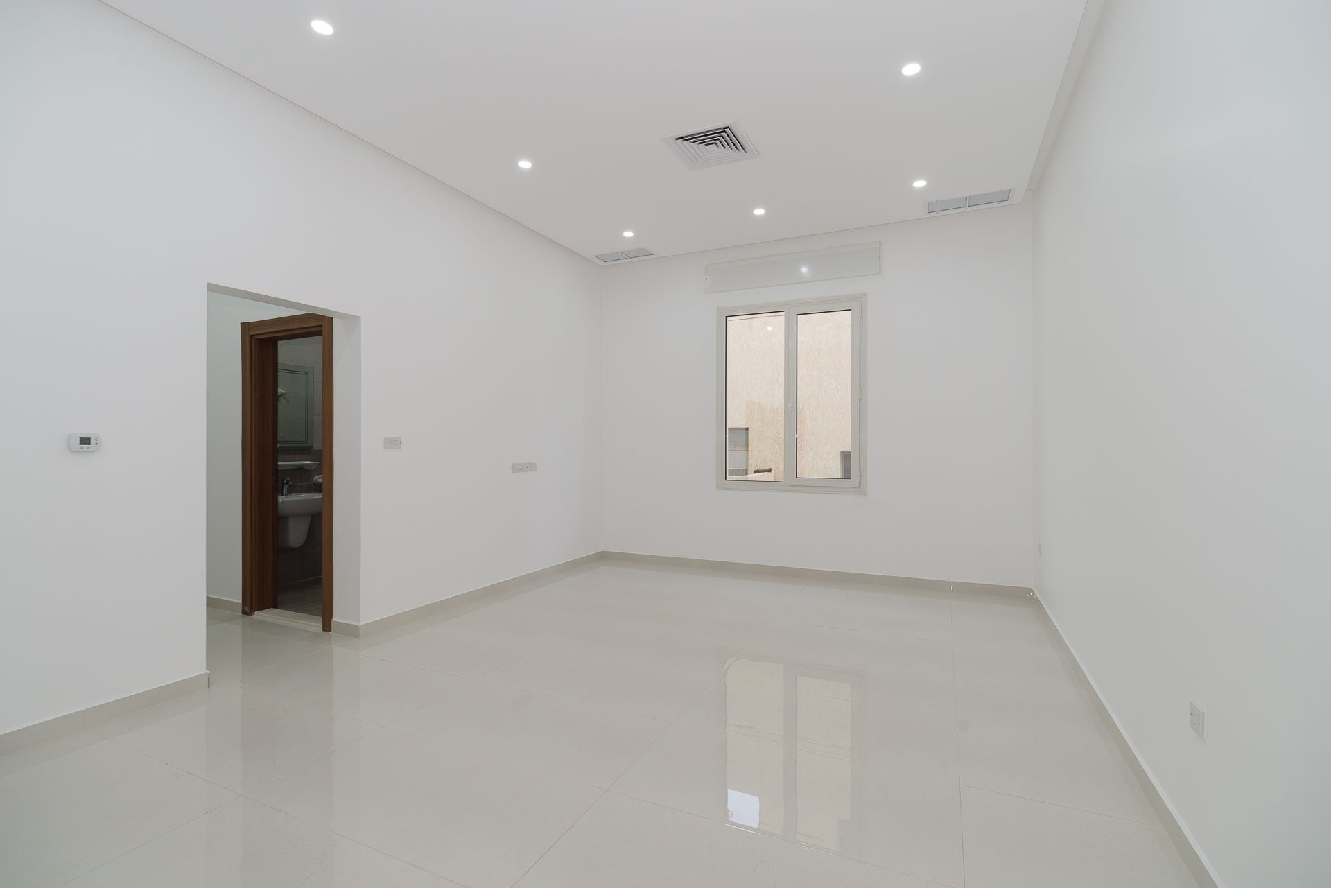 Salam - 450m2, unfurnished three master bedroom floor Horizon Q8 ...