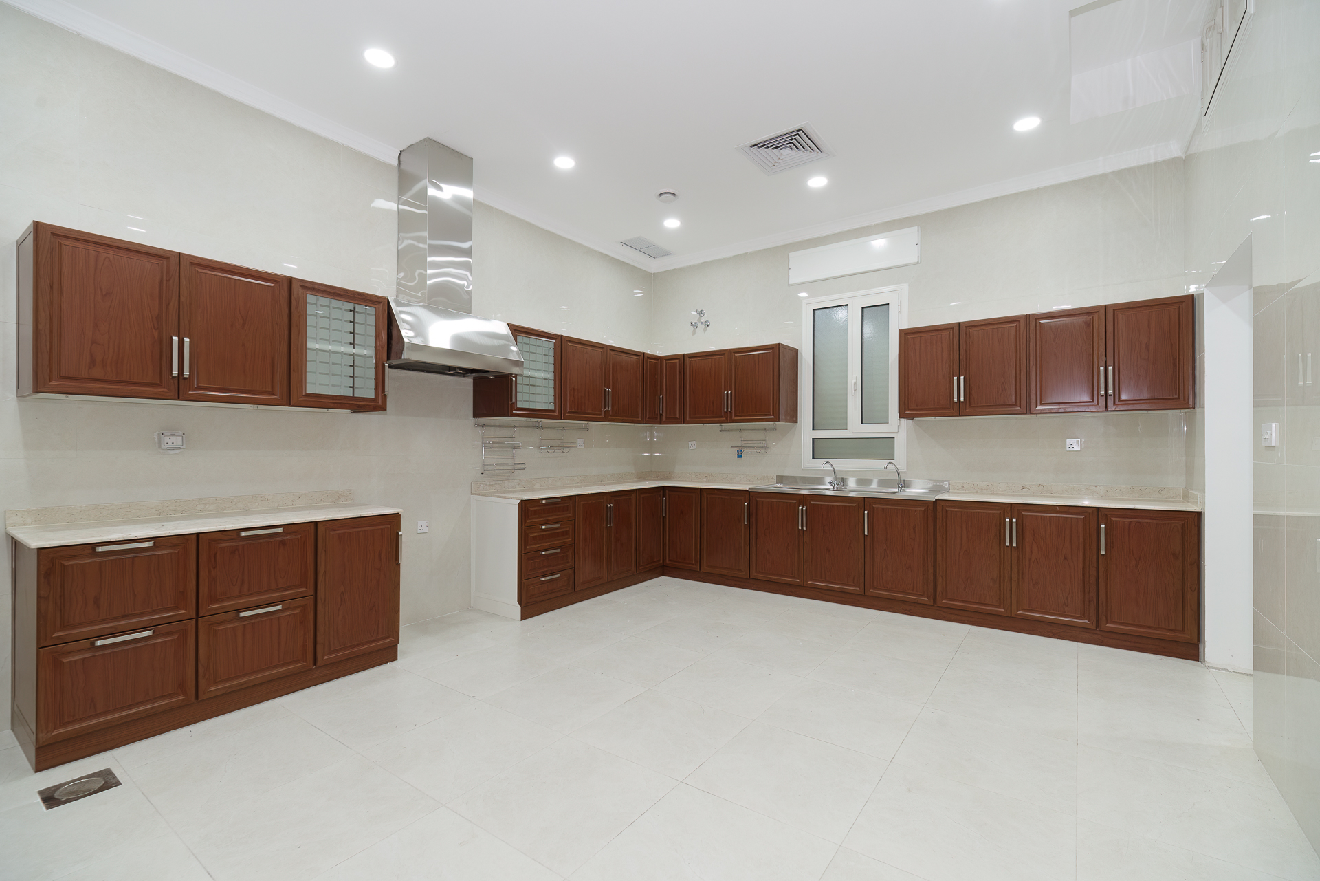 Salam - 450m2, unfurnished three master bedroom floor Horizon Q8 ...