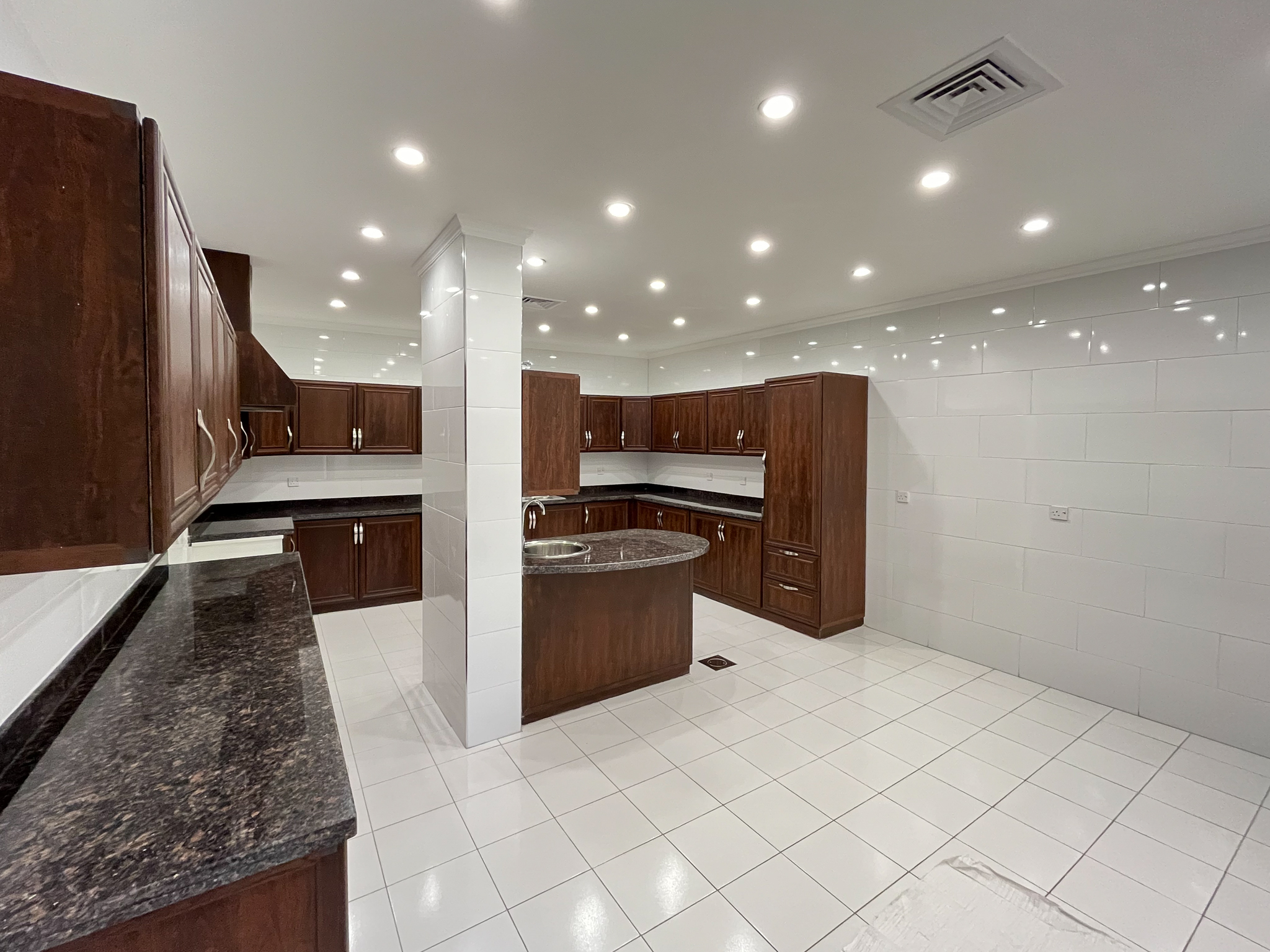 Salam - lovely, spacious four bedroom ground floor w/outside space ...