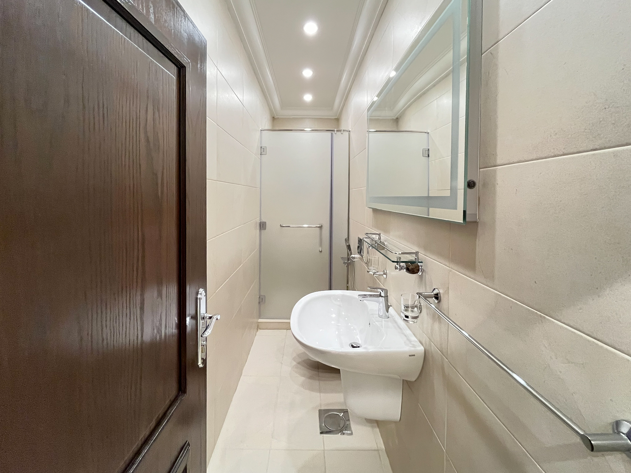 Salam - lovely, spacious four bedroom ground floor w/outside space ...