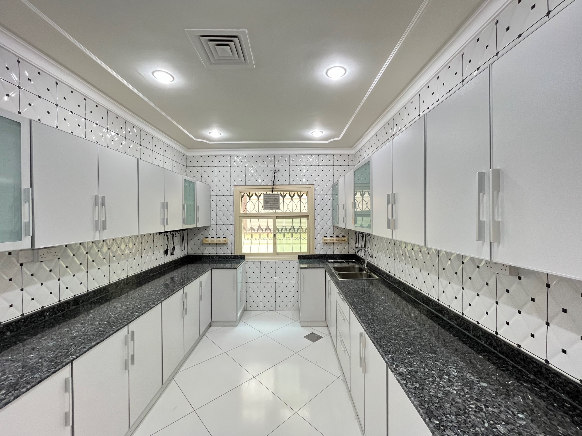 Qortuba - great, spacious five bedroom floor w/roof terrace Horizon Q8 ...