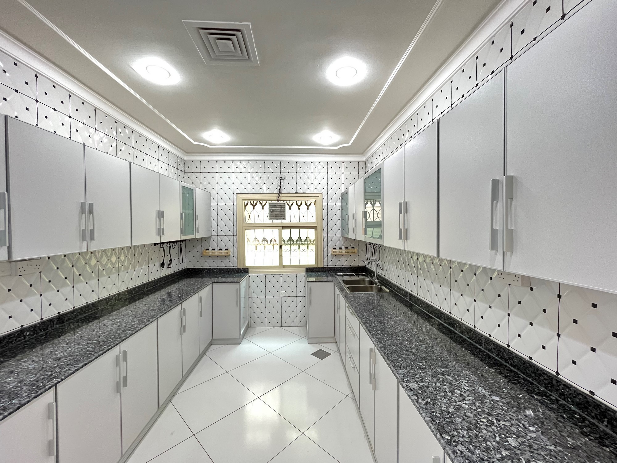 Qortuba – great, spacious five bedroom floor w/roof terrace – Horizon ...
