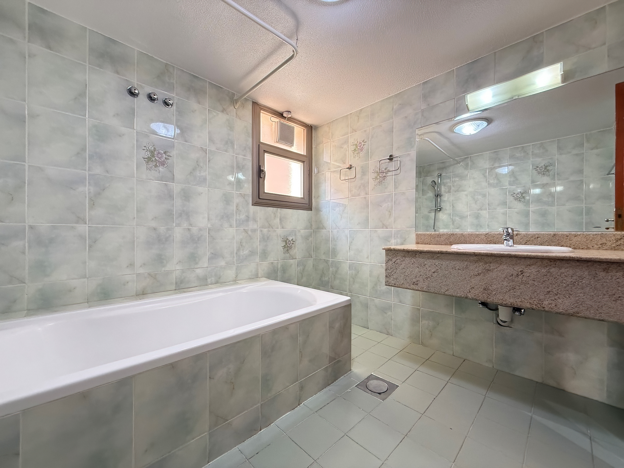Horizon Q8 Salam 2300-23 Horizon Q8 & Yarmouk United Real Estate Co
